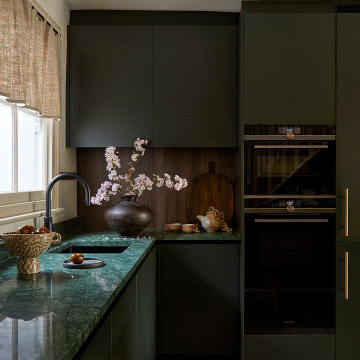 75 Beautiful Kitchen with Green Benchtop Ideas & Designs - October 2025 ...