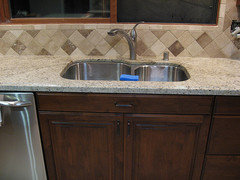 Sinks not centered under a window? | Houzz Forum