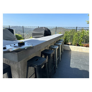 Pizza Oven @ BBQ @ Porcelain Tile @ Countertop @ Concrete courtyard ...