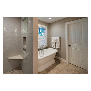 Cottage Style Lake Home in Prior Lake - Beach Style - Bathroom ...