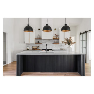 Dutton - Modern - Kitchen - Dallas - by Ventana Home | Houzz