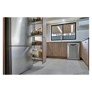 Pull Out full length pantry cupboard - Modern - Kitchen - Sydney - by Hawkesbury Kitchens | Houzz