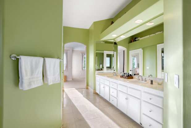 Bathroom of the Week: Formerly Awkward Space Is Now Inviting