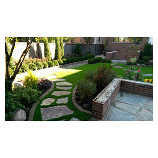 Suburban Backyard - Artificial Turf | Hardscape | Flagstone | Foliage ...