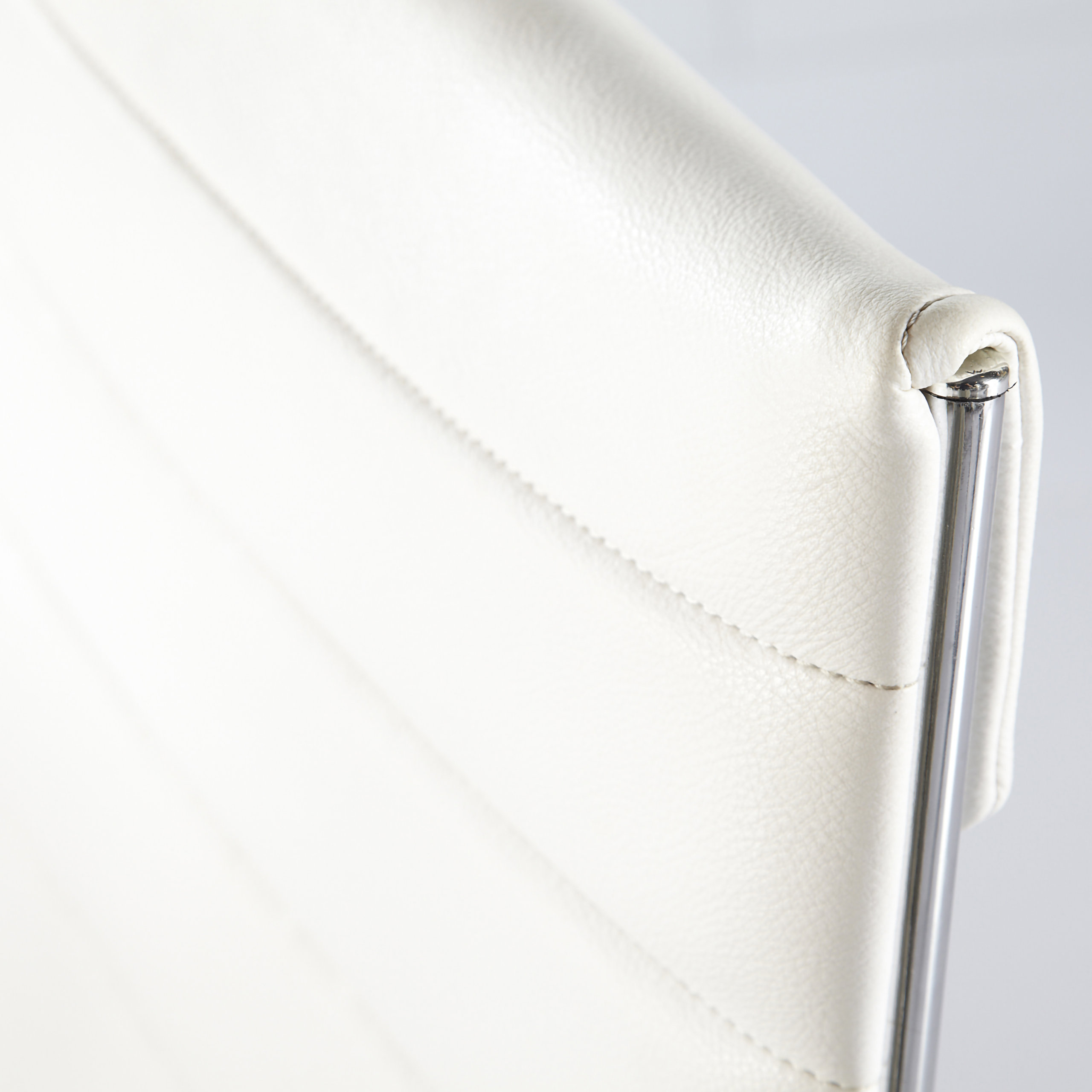 Axel Low Back Office Chair Witho Armrests, White With Aluminum Base ...
