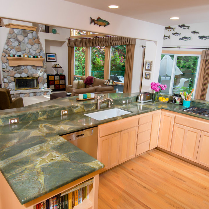 75 Beautiful Kitchen with Green Benchtop Ideas & Designs - June 2024 ...