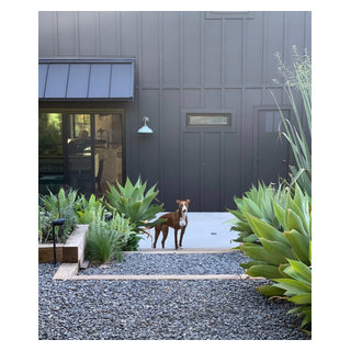 Modern Colonial - Farmhouse - Exterior - Los Angeles - by Weego Home ...