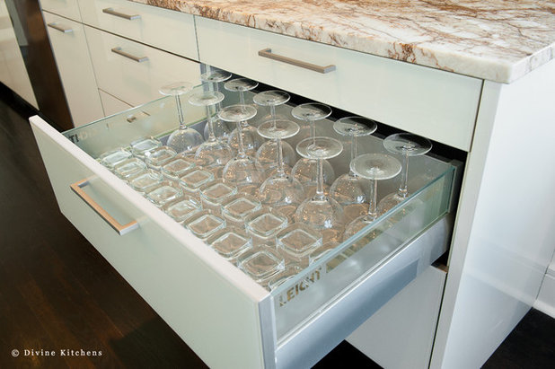 Pulling Power: Clever Drawer Tactics for a Kitchen