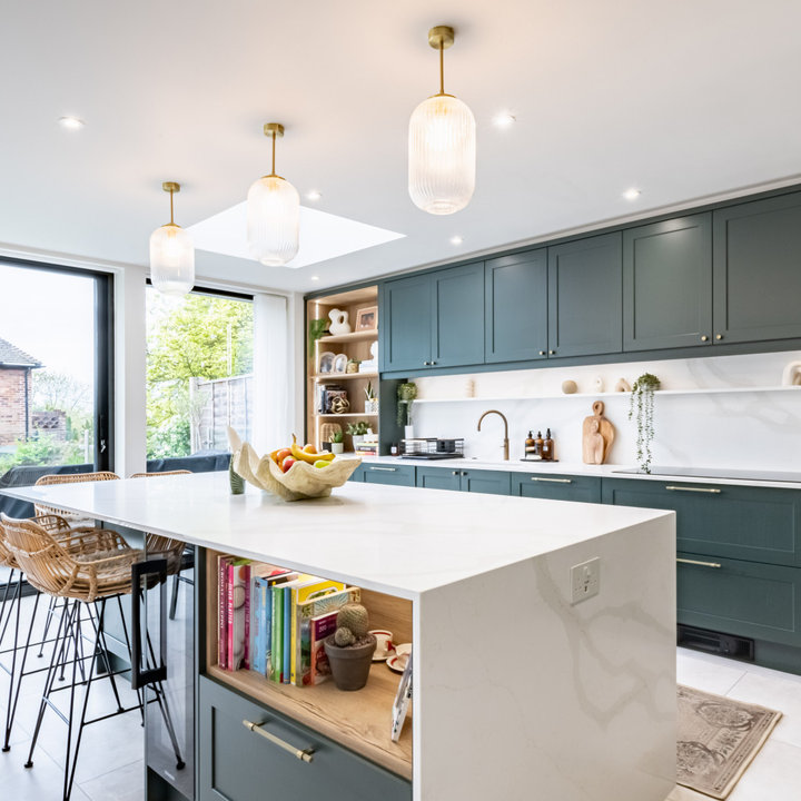 75 Beautiful Kitchen with Green Benchtop Ideas & Designs - August 2025 ...