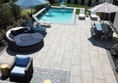 Curve or straight perimeter for large pavers? | Houzz Forum