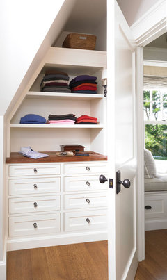 Awkward bulkhead in bedroom - help please