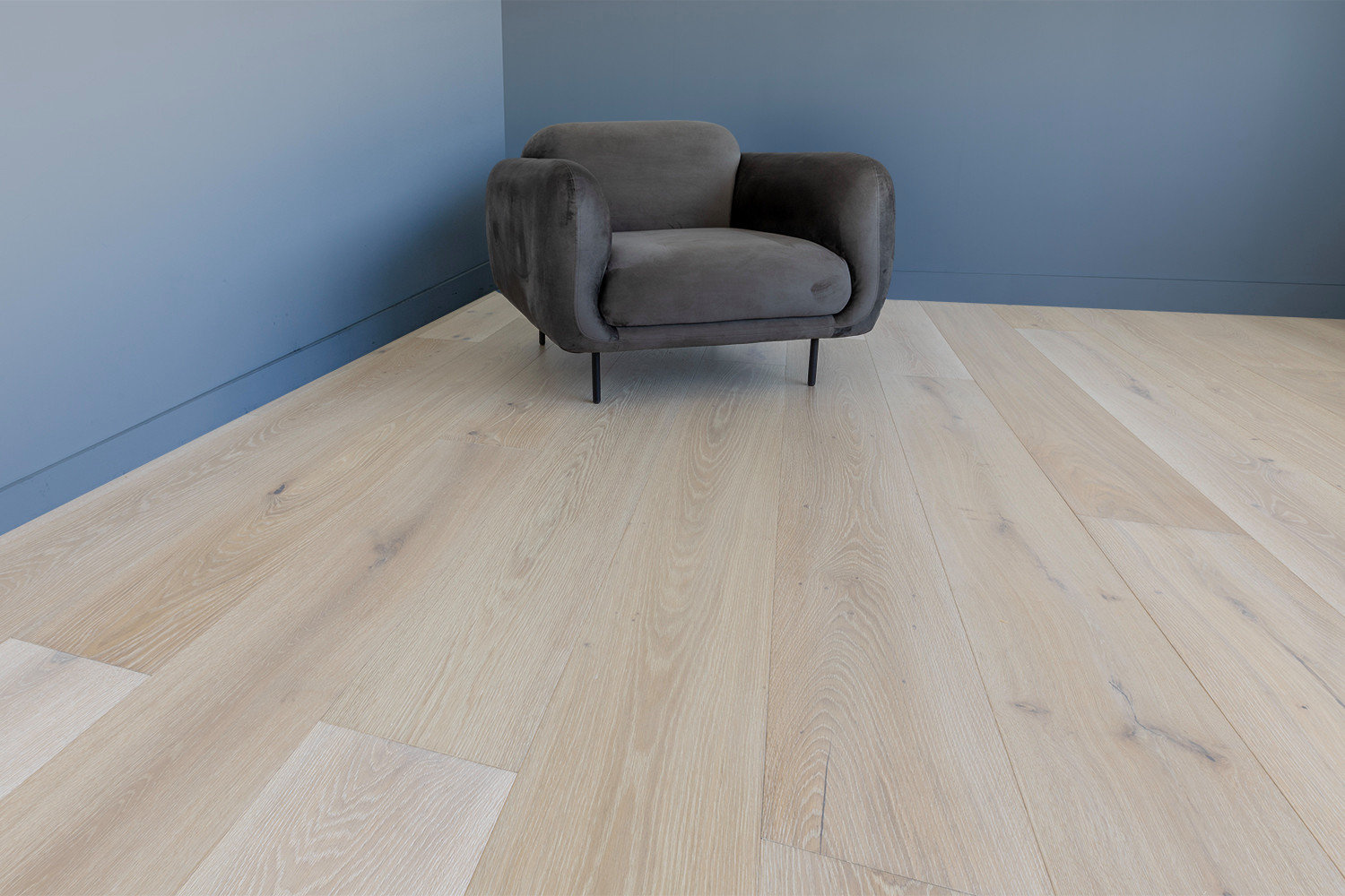 Salare Lacquer 10-1/4" Wide White Oak Engineered Hardwood Flooring ...