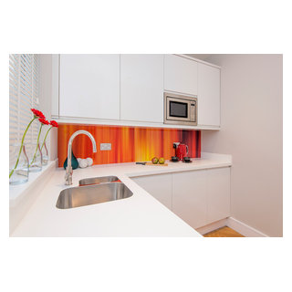 Handleless White Kitchen with Stunning Splashback - Modern - Kitchen ...