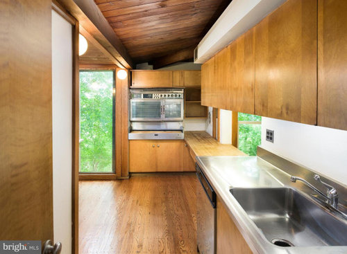Louis Kahn's Shapiro house on the market.