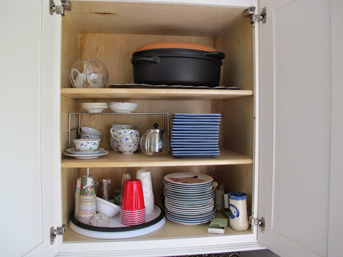 Please show me your coffee/tea cup storage