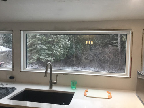 How to frame these windows? Tile vs traditional frame.