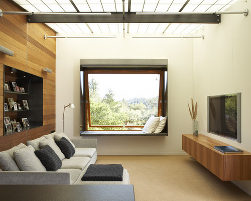 Family Tv Room With Bay Window