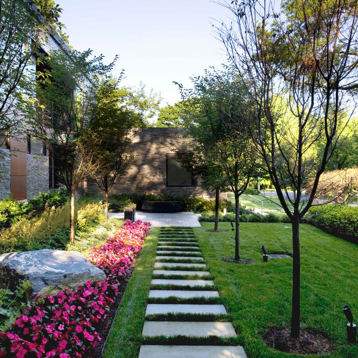 75 Transitional Landscaping Ideas You'll Love - December, 2025 | Houzz