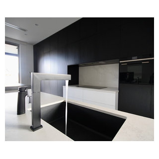 PARKES RESIDENCE - Modern - Kitchen - Sydney - by Kitchens by Emanuel ...