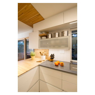 EXPANDING KITCHEN BEYOUND IT'S FOUR WALLS / Architecture - Interior ...