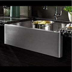 How should farmhouse sink meet mitered edge countertop? | Houzz Forum