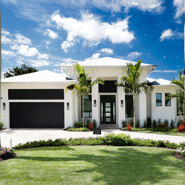 75 Modern Exterior Home with a Gambrel Roof Ideas You'll Love - August ...