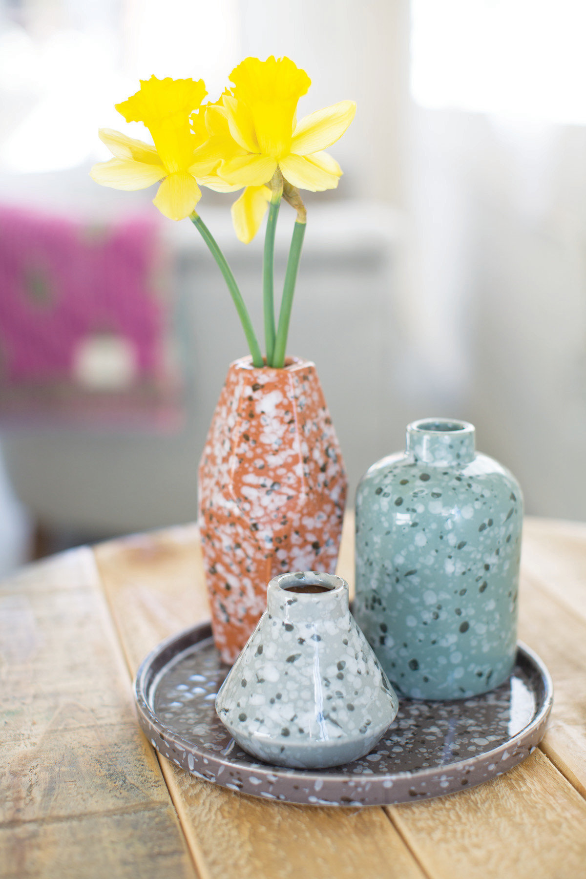 Kalalou Cdv2011 Set Of Four Ceramic Splatter Ware Vases With Tray ...