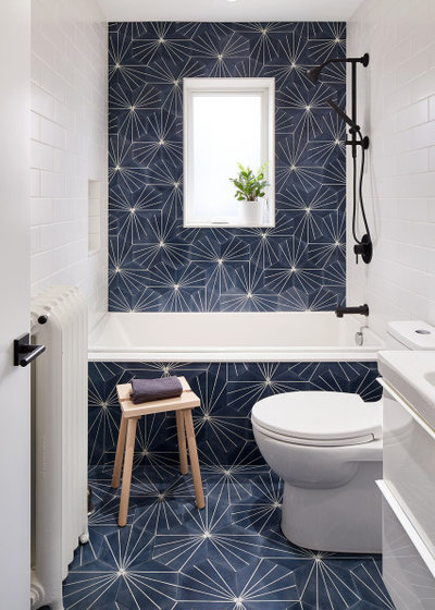 New This Week: 6 Bold Bathrooms With a Shower-Tub