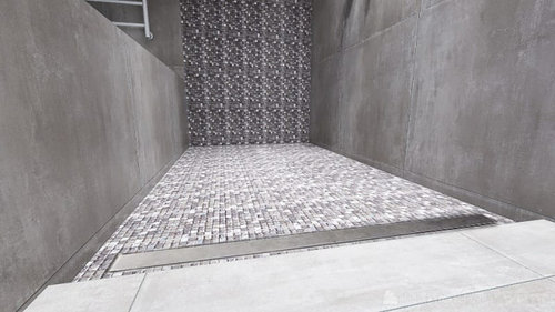 Doccia filo pavimento: con minimo gradino a scendere?