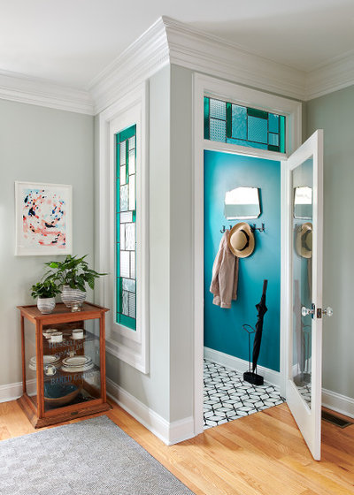 10 Bold Paint Colors to Perk Up an Entryway