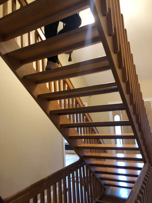 Help dated floating stairs