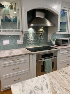 fantasy brown countertop and dark cabinets backsplash help