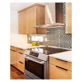 Groovy Elipse Verde Ceramic Tile Backsplash - Midcentury - Kitchen ...