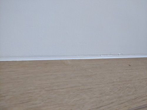 baseboards with vinyl flooring