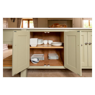 Traditional Shaker Kitchen with Period Features - Traditional - Kitchen ...