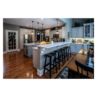 Painted Cabinetry with LaVenta Snow Drift Quartz and Travertine-Look ...