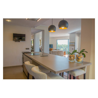 Una cocina con vistas al mar: la versatilidad de Ak_Project - Modern ...