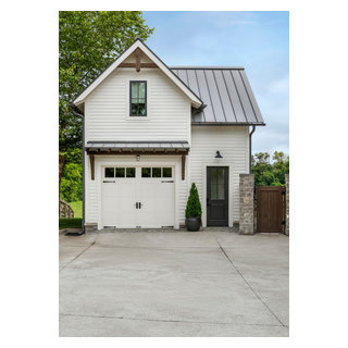 Modern Farmhouse - Farmhouse - Garage - Nashville - by Brad Ramsey ...