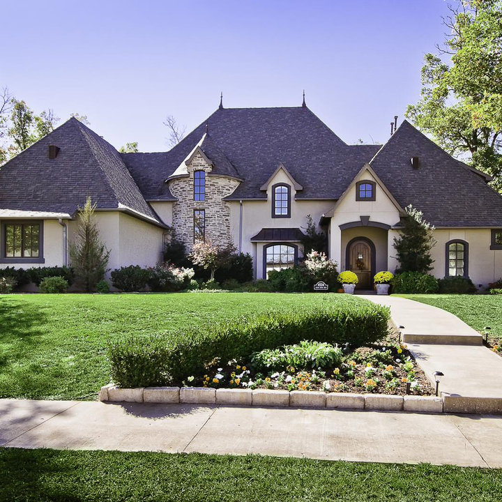 Stucco With Shutters Ideas - Photos & Ideas | Houzz
