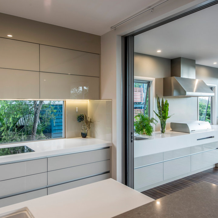 75 Beautiful Modern Queenslander Home Design Ideas & Designs | Houzz AU