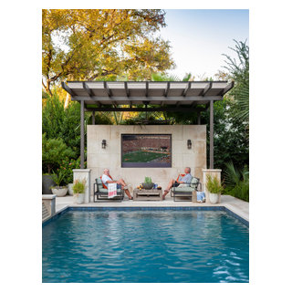 Cabana with Built-in Outdoor Television - Klassisch modern - Pools ...