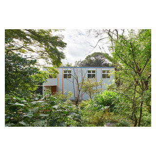 Continuing House - Modern - House Exterior - Other - by 中佐昭夫／ナフ・アーキテクト ...
