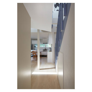 House with a Nested Room（リノベーション） - Contemporary - Hall - Other - by 中佐 ...