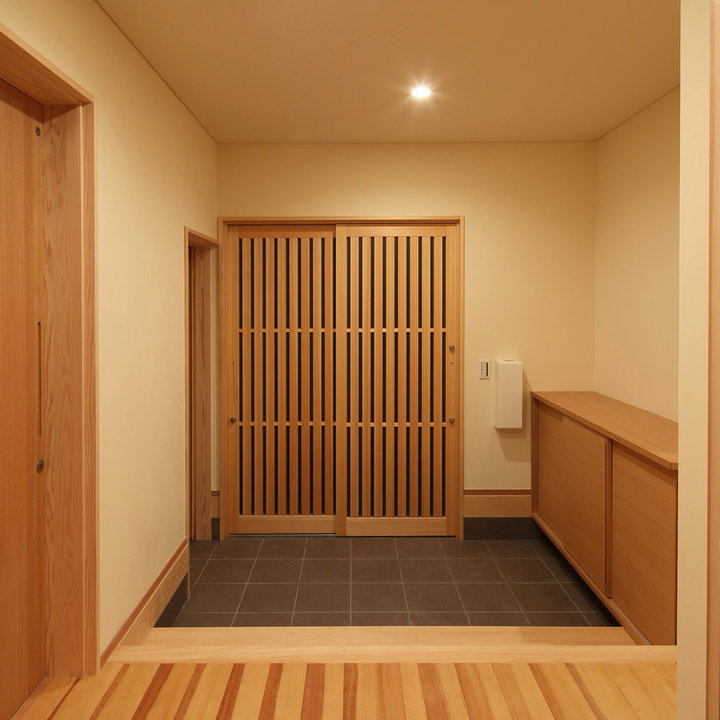 引き戸おしゃれな玄関の画像 75選 - 2025年4月 | Houzz (ハウズ)