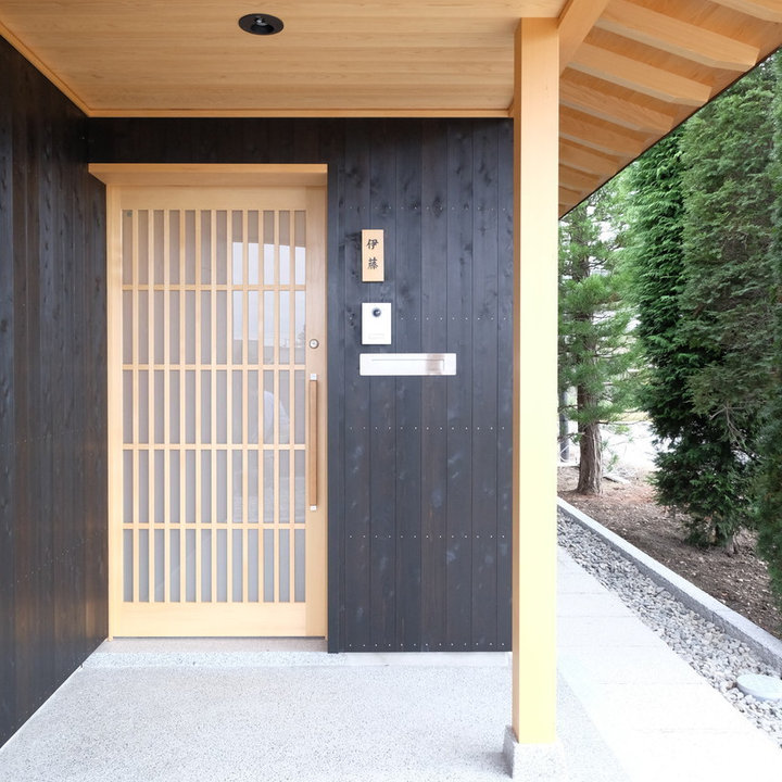 和風のおしゃれな玄関ドアの画像 75選 - 2025 年 10月 | Houzz (ハウズ)