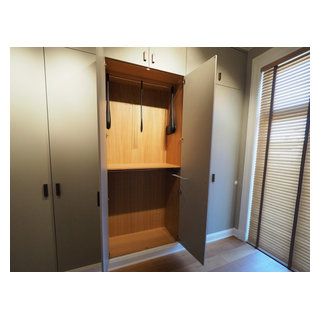 moderner Kleiderschrank im Ankleidezimmer -Kleiderlift - Contemporary ...