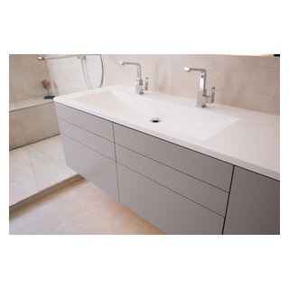 Harmonisches Badezimmer mit Walk In Dusche und Badewanne - in München ...