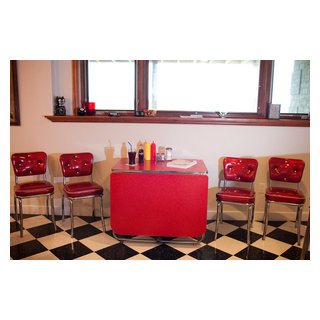 Customary Brick Ranch with Unexpected Features - Rétro - Sous-sol ...