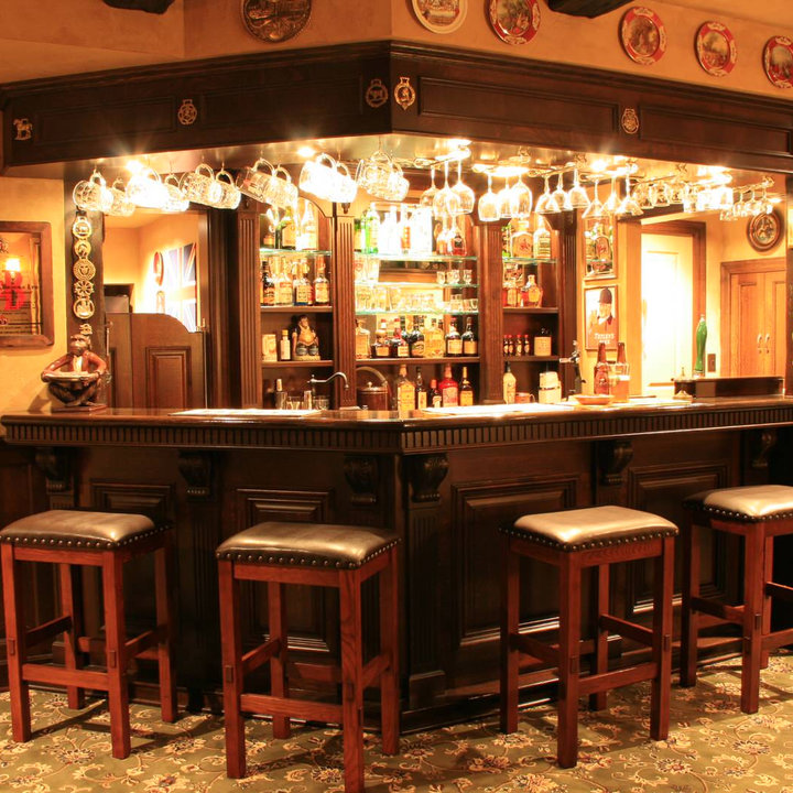 75 Beautiful English Pub Style Bar Home Design Ideas & Designs | Houzz AU