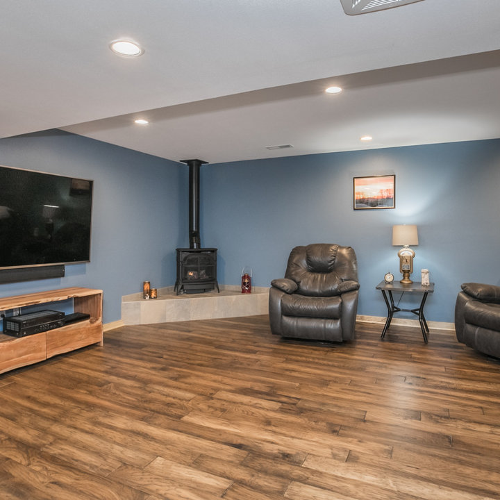 75 Keller mit blauer Wandfarbe und Eckkamin Ideen & Bilder - Dezember ...